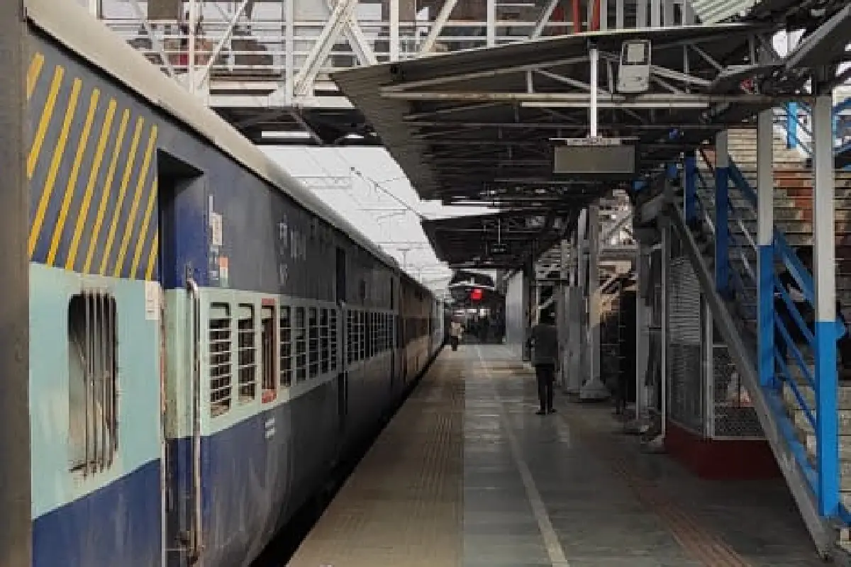 Railways Earned ₹1200 Cr From Cancelled Waiting List Tickets from 2021-23