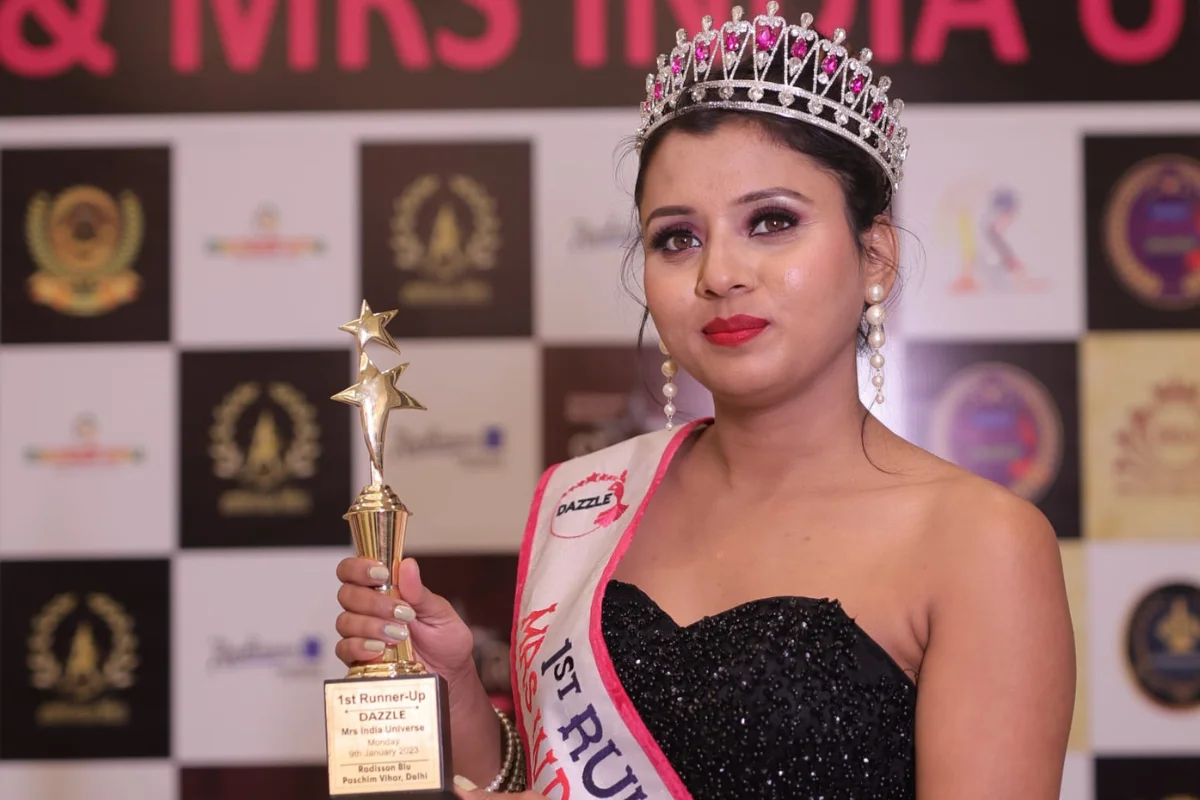 Assam's Pooja Varma Crowned First Runner-Up At Dazzlerr Mrs India Universe