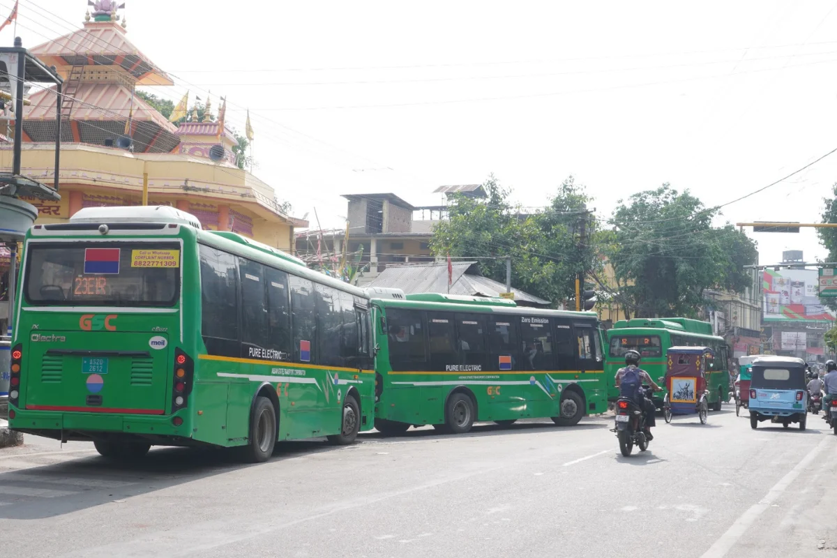 Green Buses Wait Anywhere, Say Commuters Frustrated by Daily Chaos